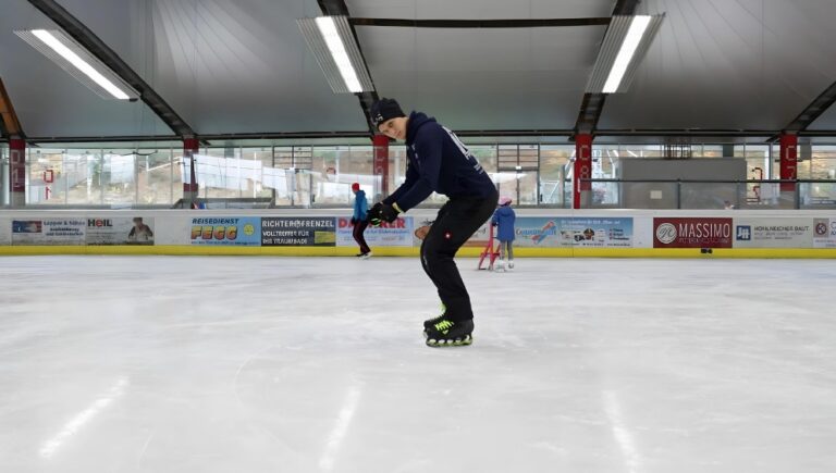 Beginner’s Guide to Ice Skating: 9 Tips to Master the Basics in 2024